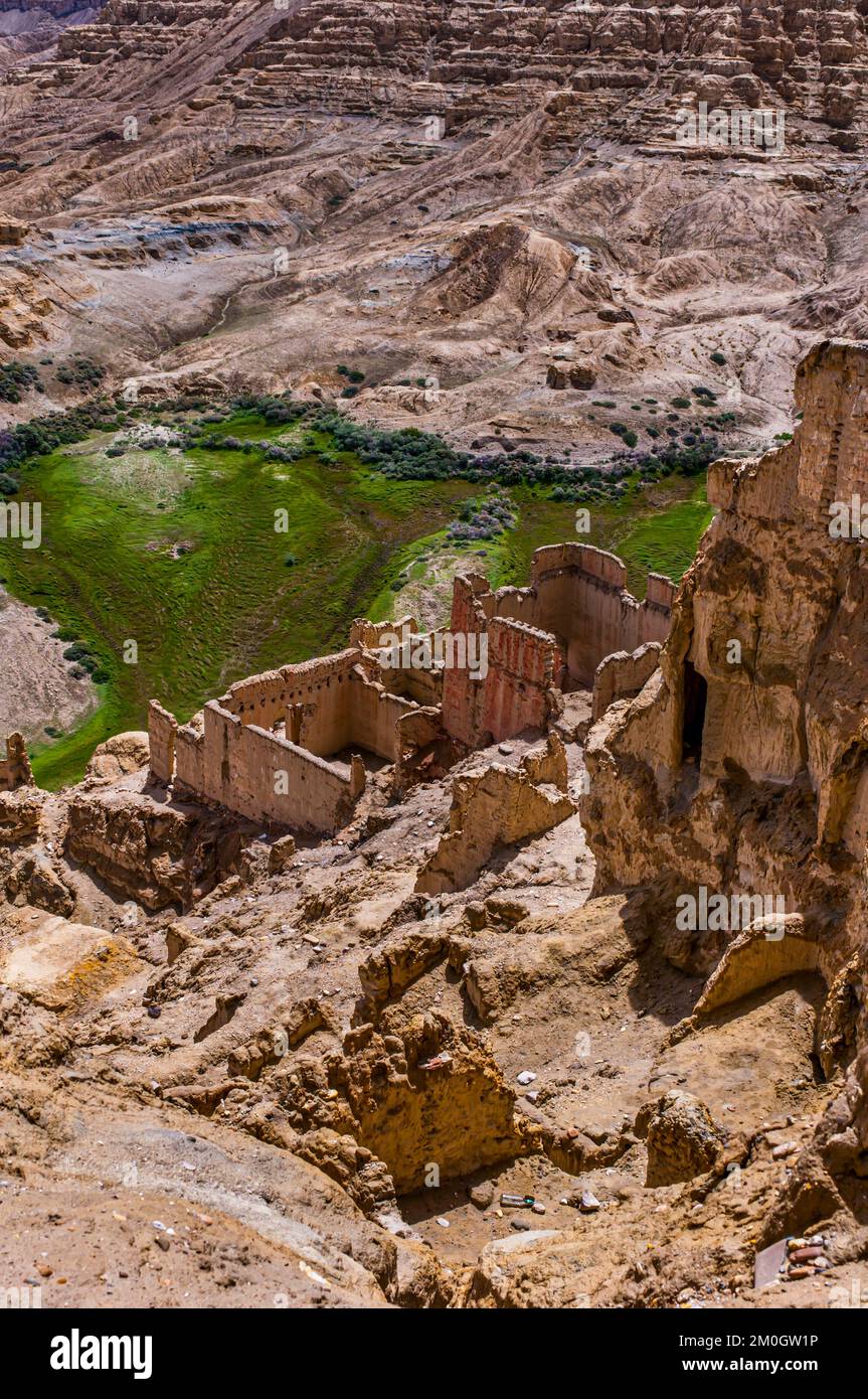 Collapsed houses in the kingdom of Guge, Western Tibet, Asia Stock ...