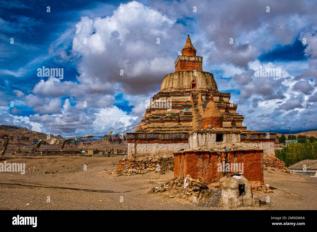 Big stupa in kingdom hi-res stock photography and images - Alamy