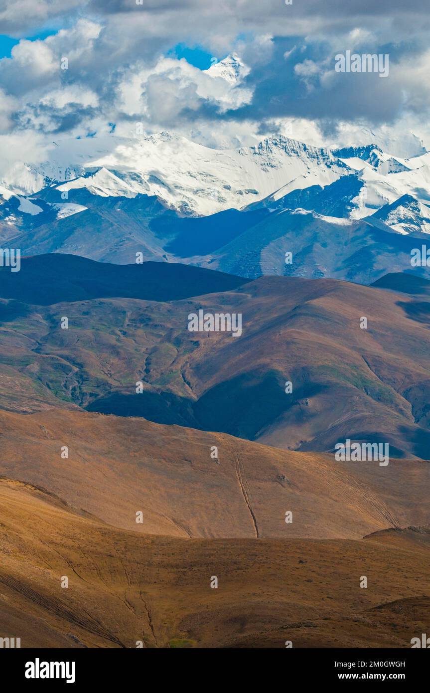 Great view for the Mount Everest and the Himalaya range, Tibet, Asia ...
