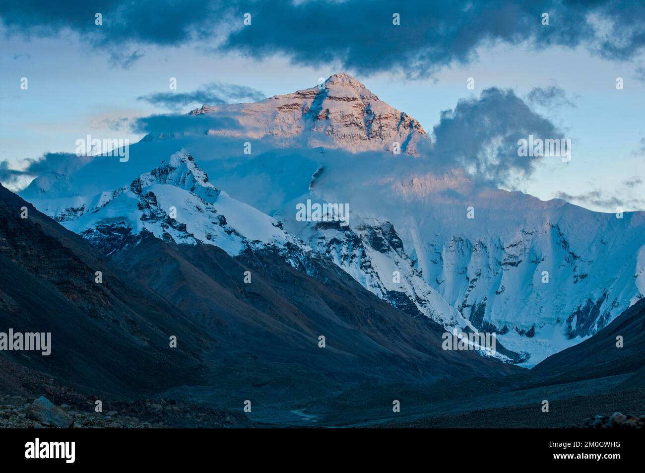 View of Mount Everest, Tibet, Asia Stock Photo - Alamy
