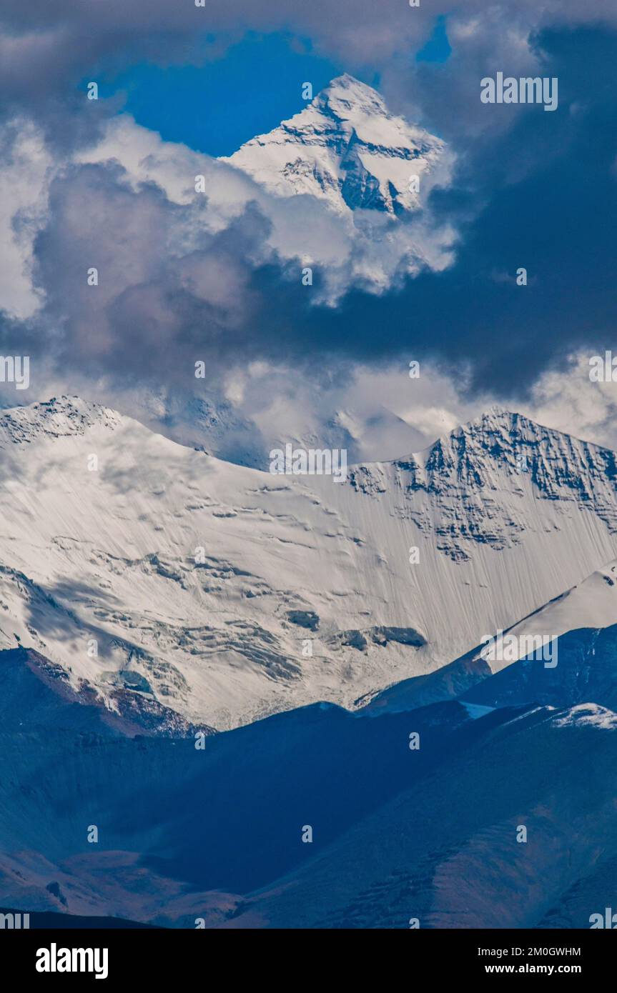 Great view for the Mount Everest and the Himalaya range, Tibet, Asia ...