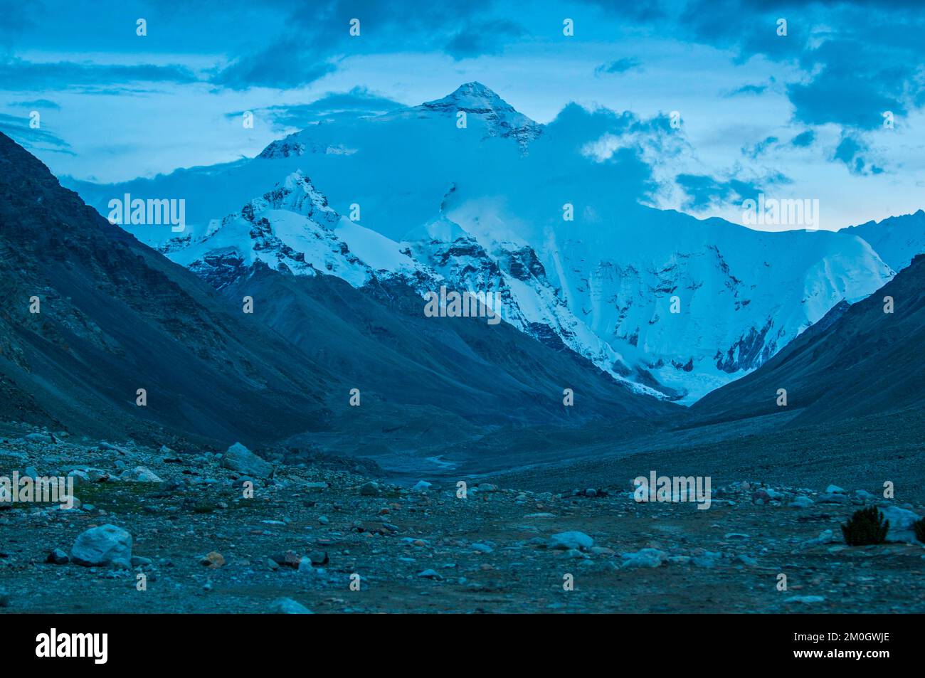 Himalaya mountains everest hi-res stock photography and images - Alamy