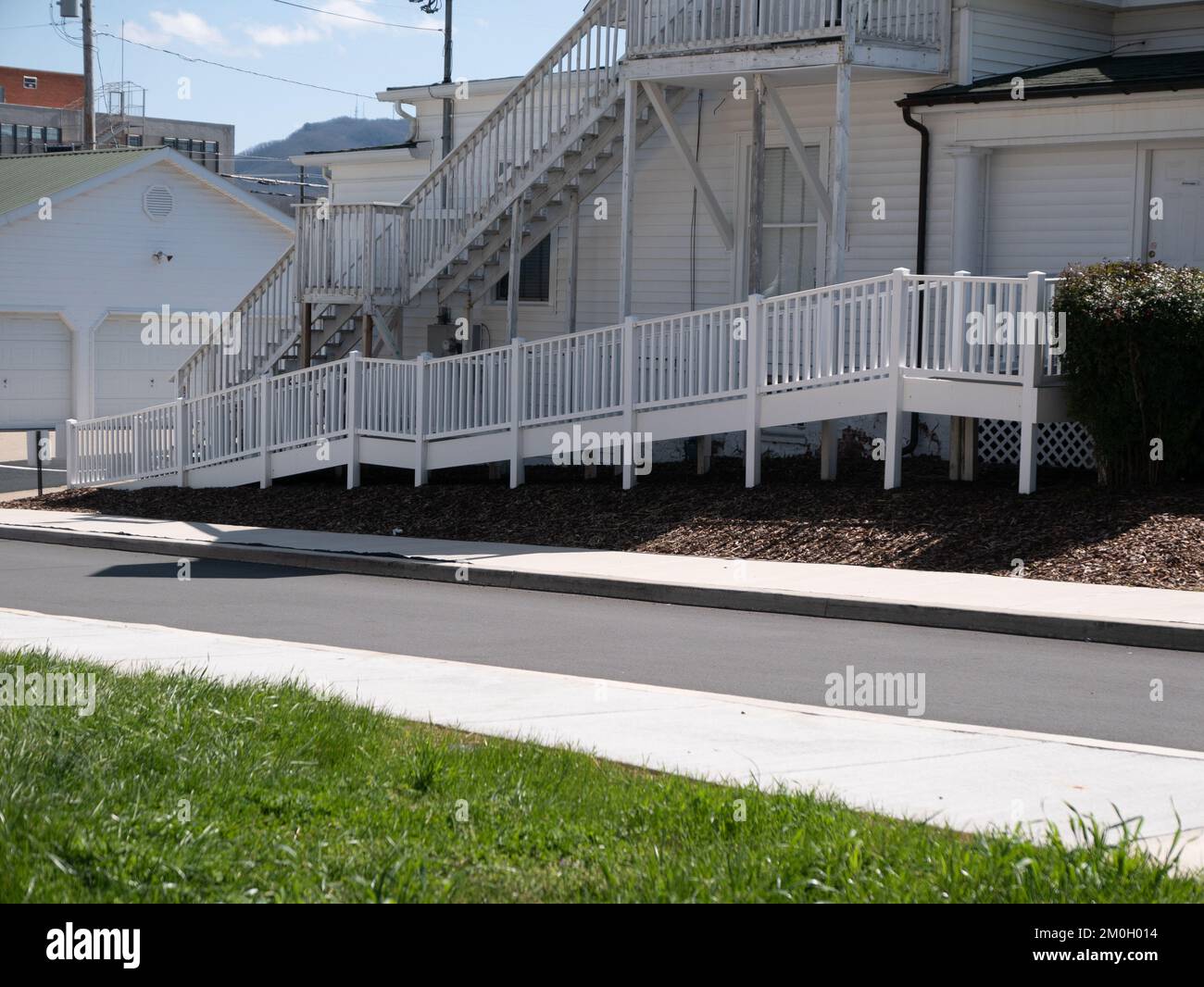 Wheelchair ramp house hi-res stock photography and images - Alamy