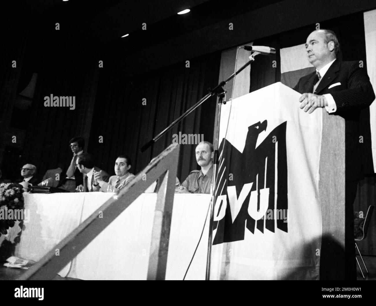 Members and supporters of the extreme right-wing German People's Union ...