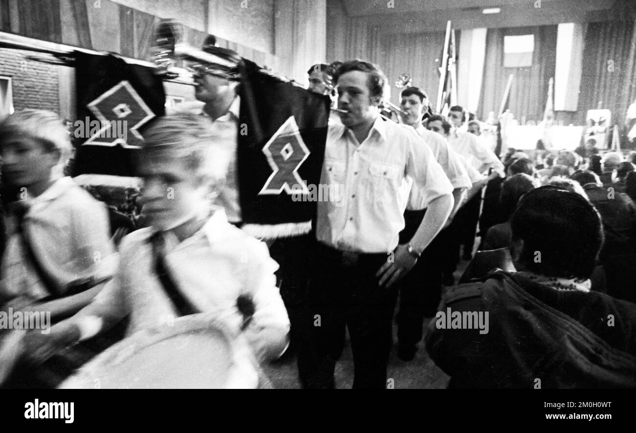 Members and supporters of the extreme right-wing German People's Union ...
