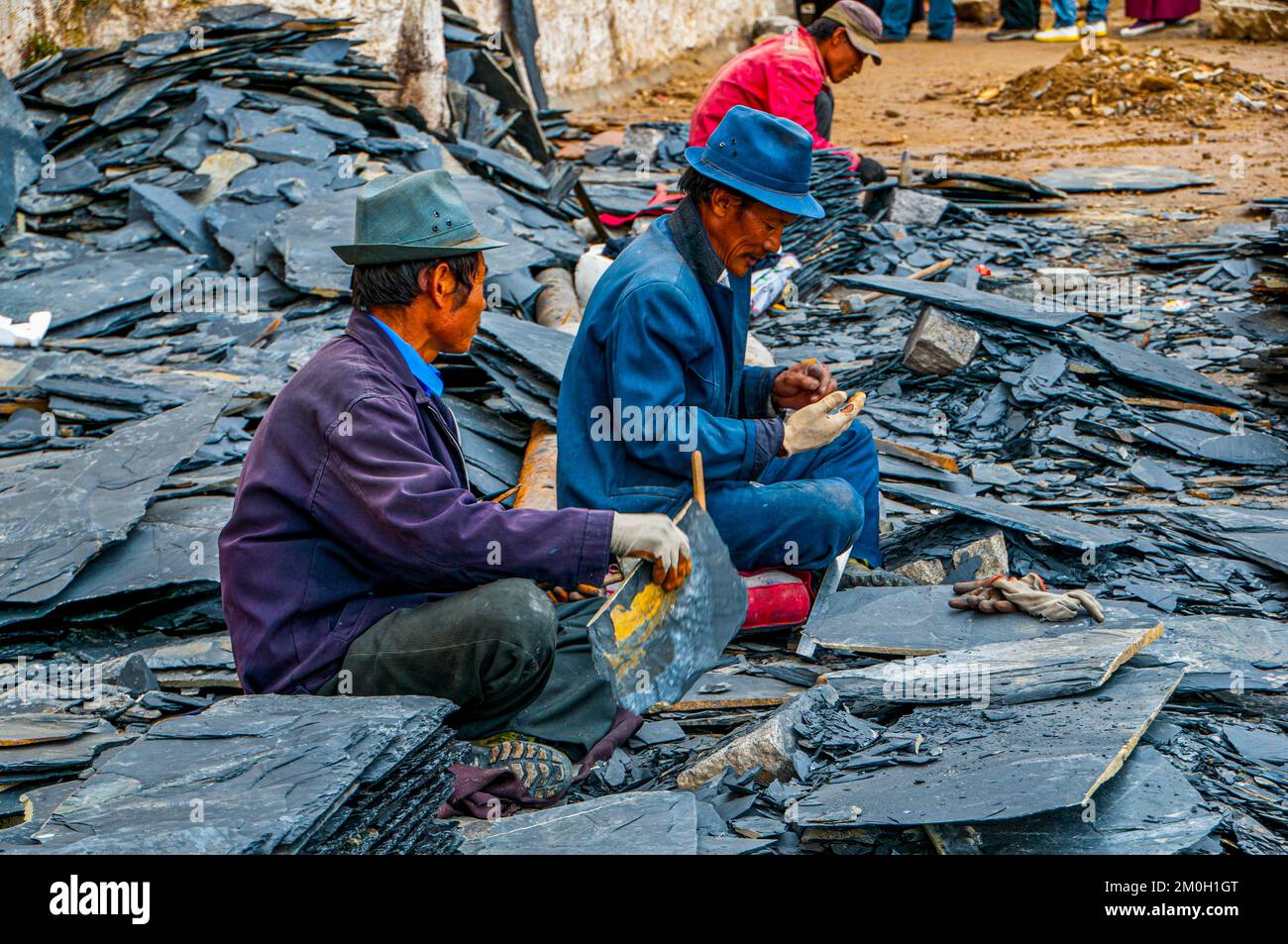 Chinese man buddhist temple hi-res stock photography and images - Alamy