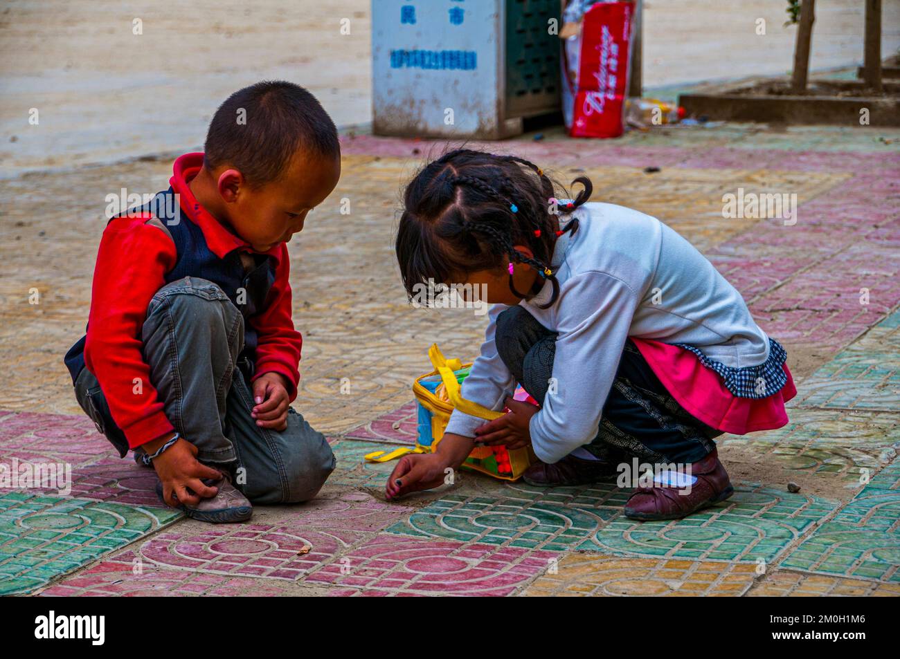 Chinese children playing, china hi-res stock photography and images - Alamy