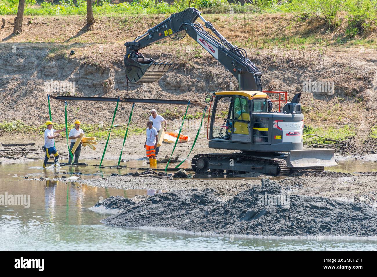 piroga finding in the oglio river, isola dovarese, italy Stock Photo ...