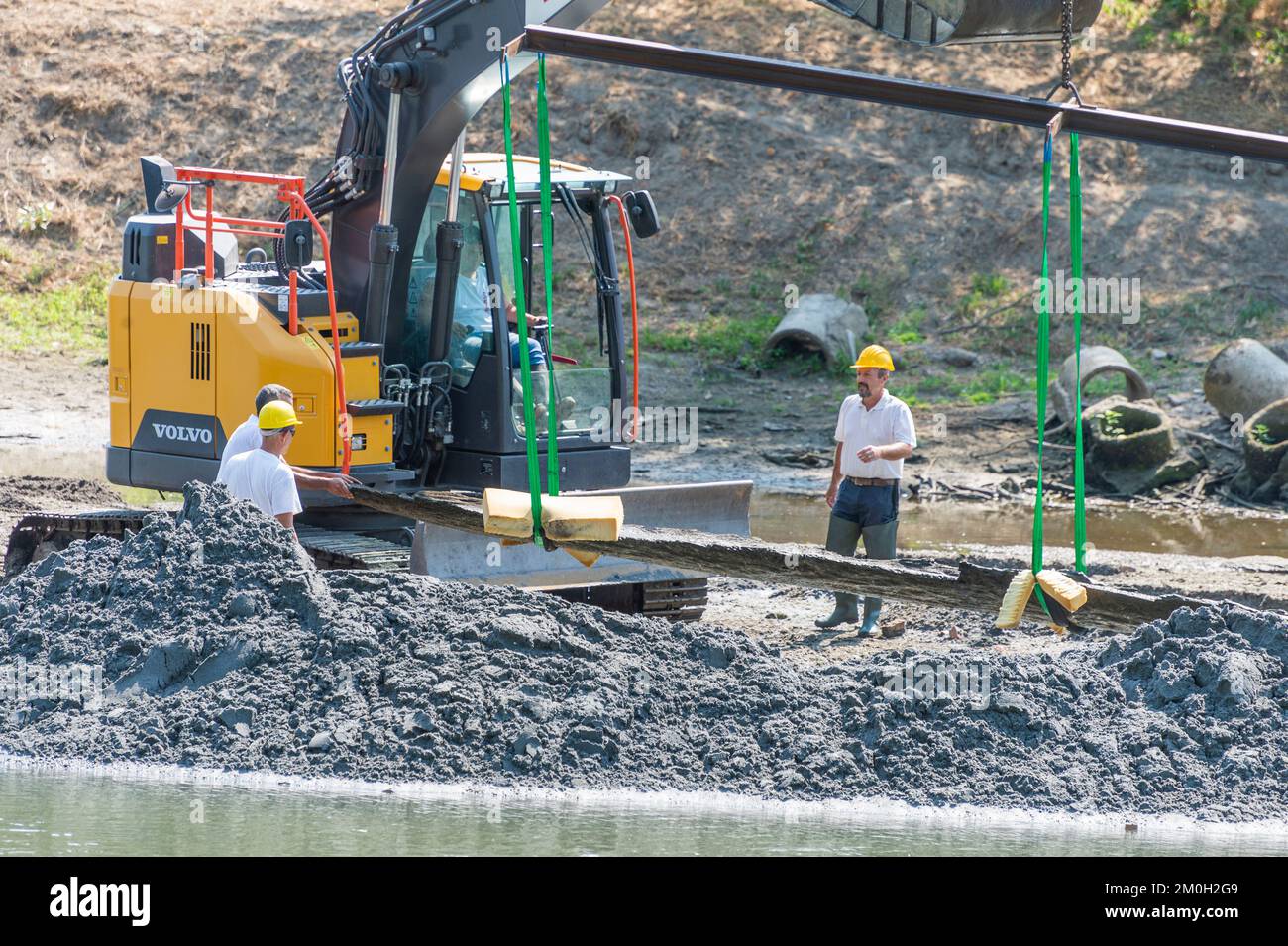 piroga finding in the oglio river, isola dovarese, italy Stock Photo ...
