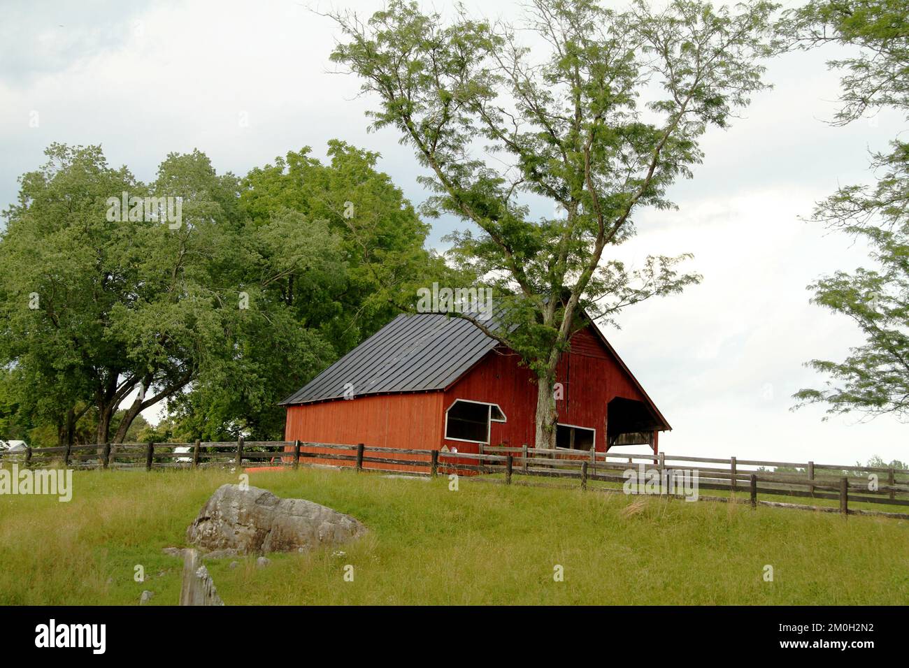 Red barn in Virginia, USA Stock Photo - Alamy