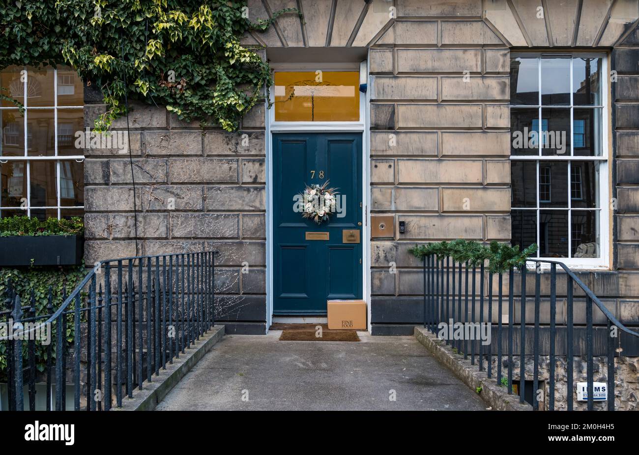Food parcel on doorstep hi-res stock photography and images - Alamy