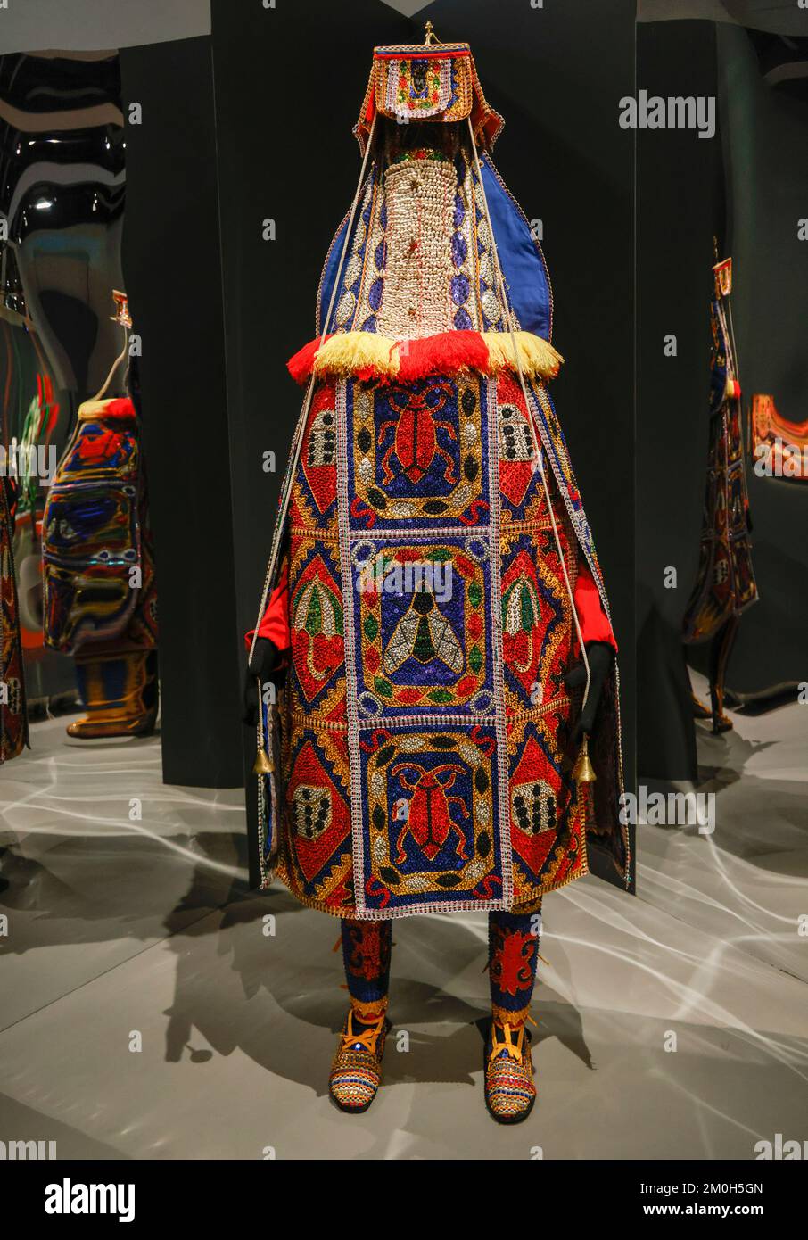 Black indians costume hi-res stock photography and images - Alamy