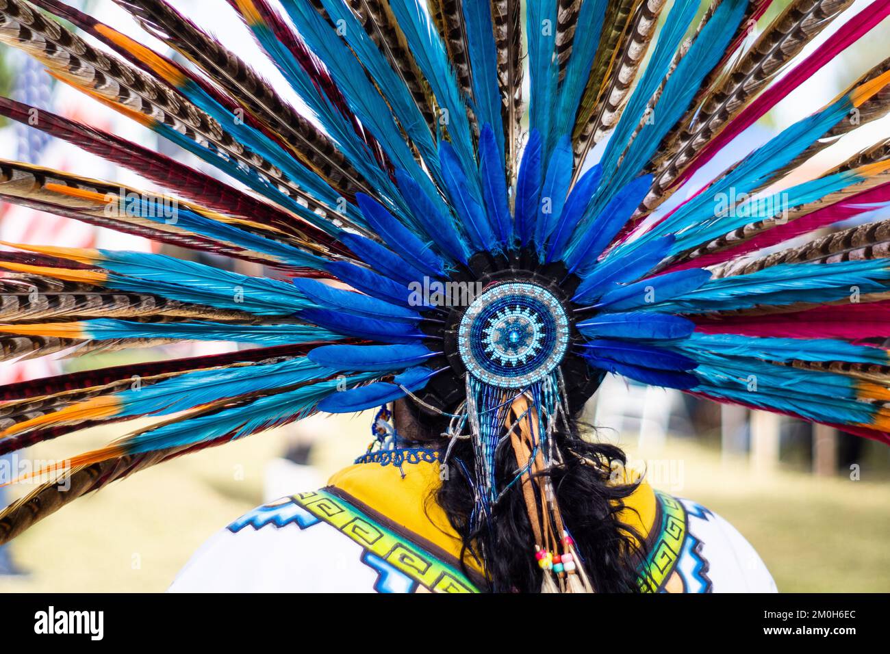 native american headdress full of color Stock Photo - Alamy