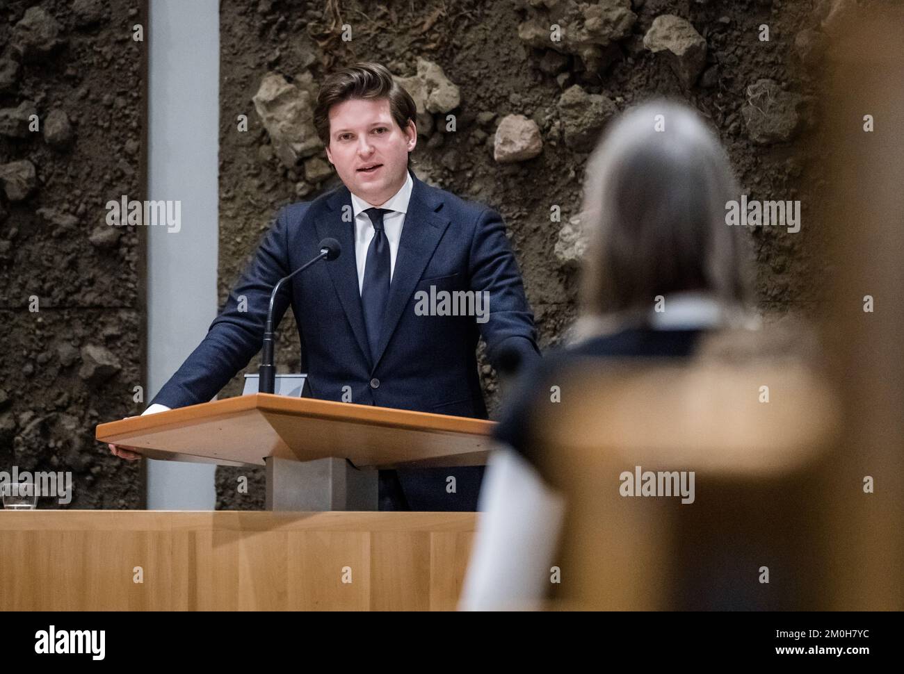THE HAGUE - Thom van Campen (VVD) and Laura Bromet (Groenlinks) during ...