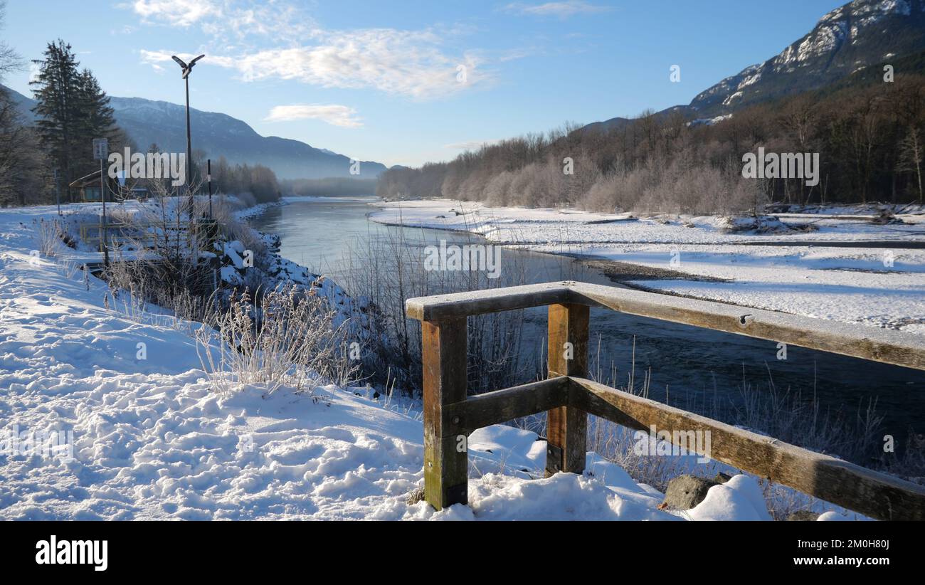 Winter landscape of the Eagle Run dike in Brackendale, Squamish ...