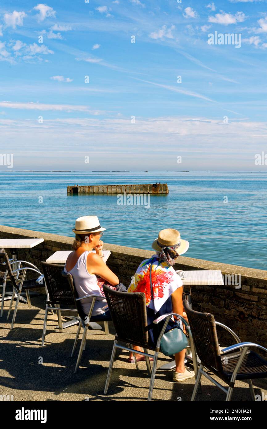 France, Calvados, Arromanches les Bains, Mulberry B remains, Port ...