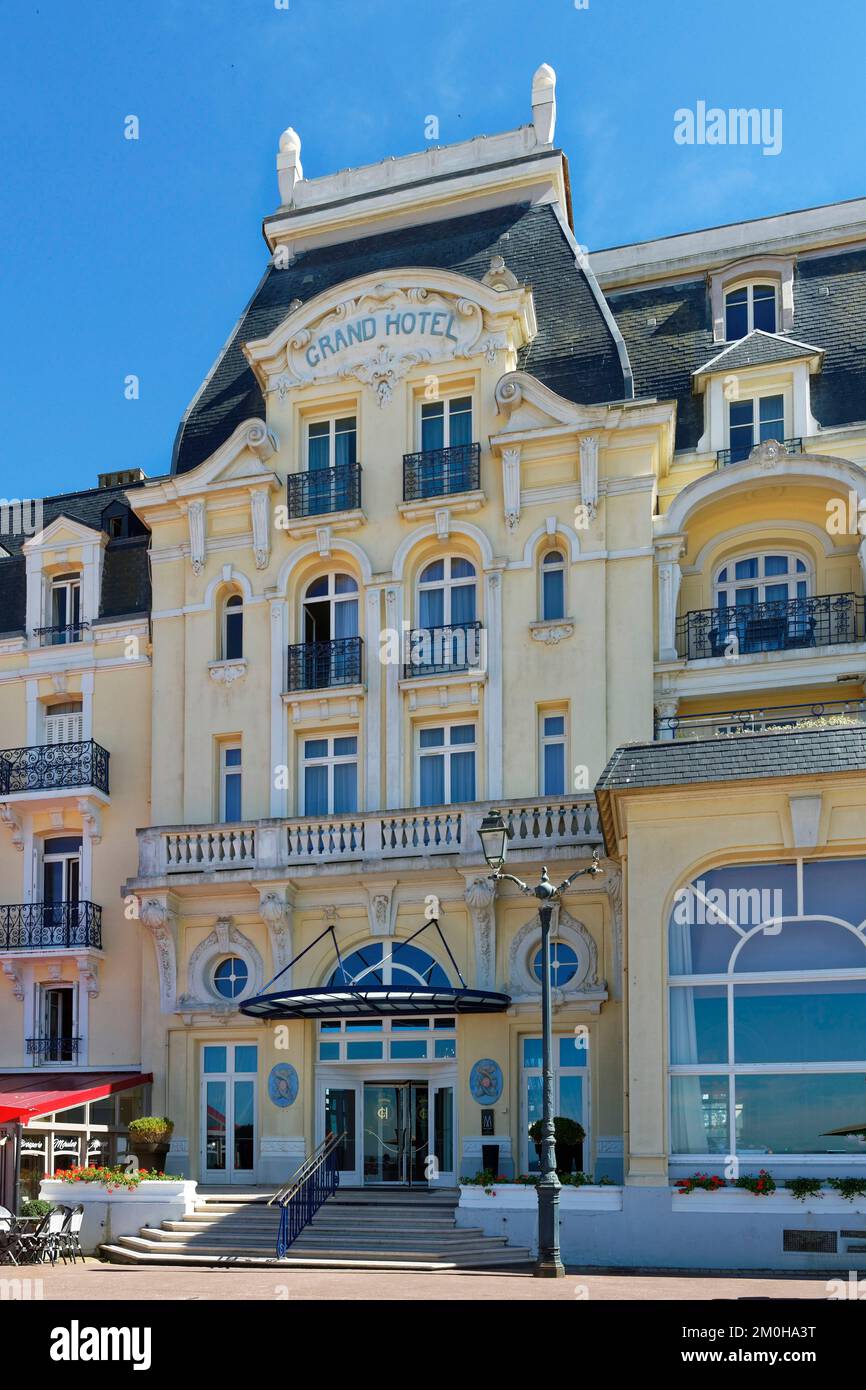 France, Calvados, Pays d'Auge, the cote Fleurie (Flowered coast ...