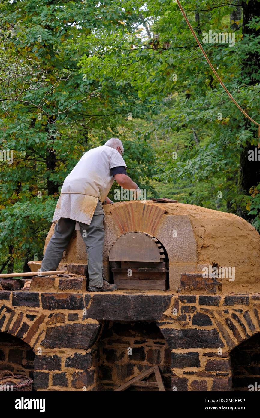 France, Yonne, Treigny, Guedelon castle, building site, the communal ...
