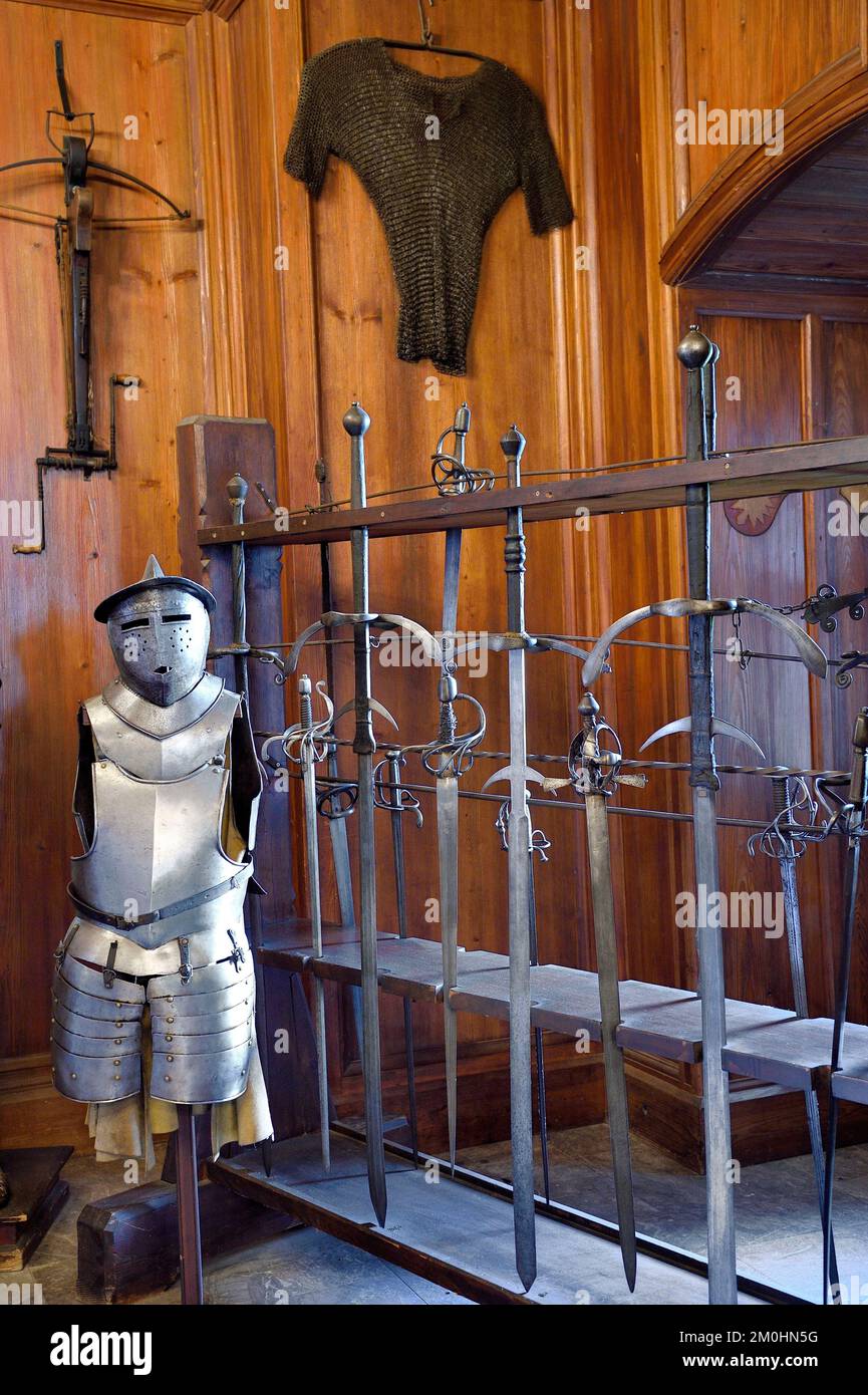 Crossbow's hi-res stock photography and images - Alamy