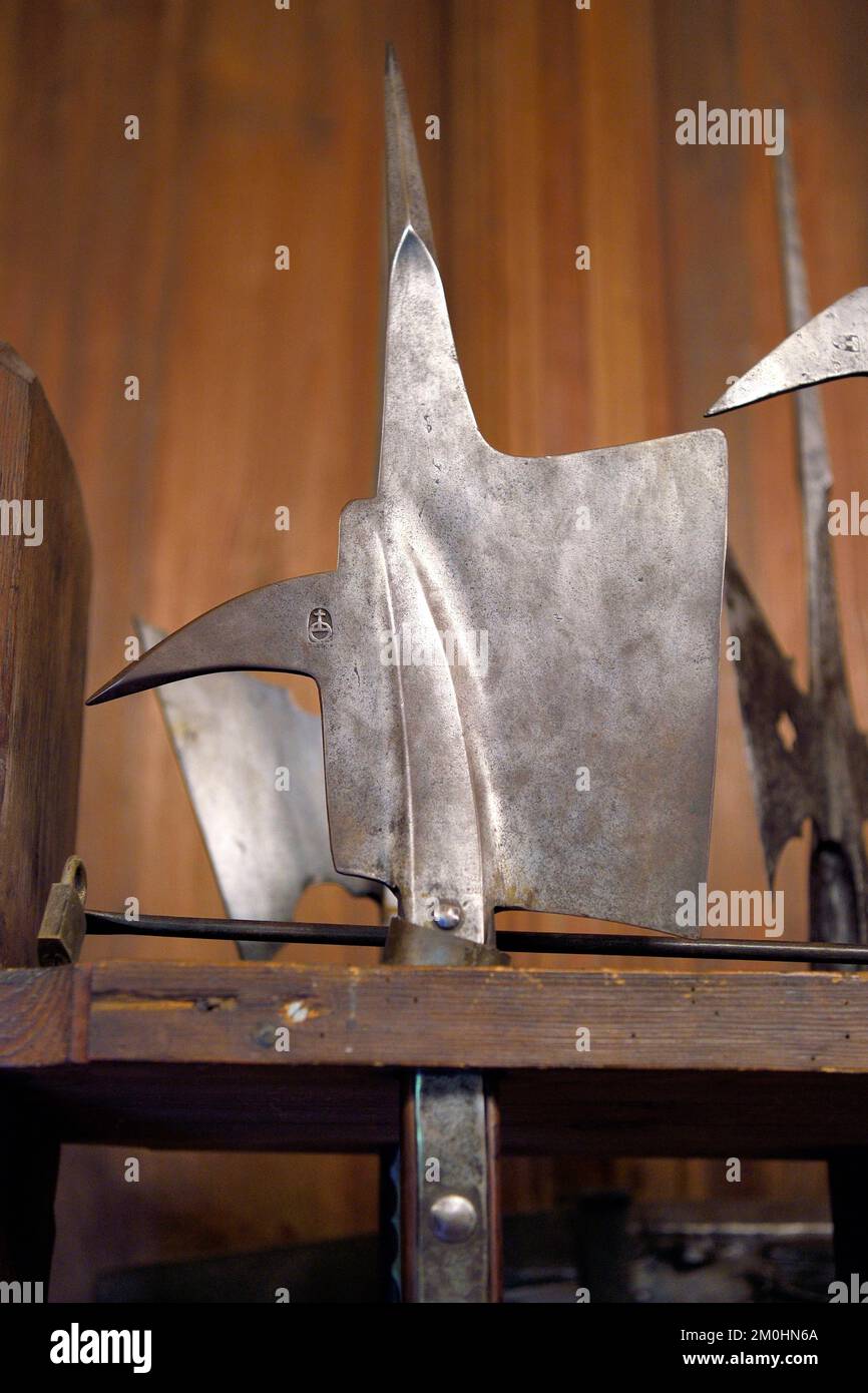 Medieval armors hi-res stock photography and images - Alamy