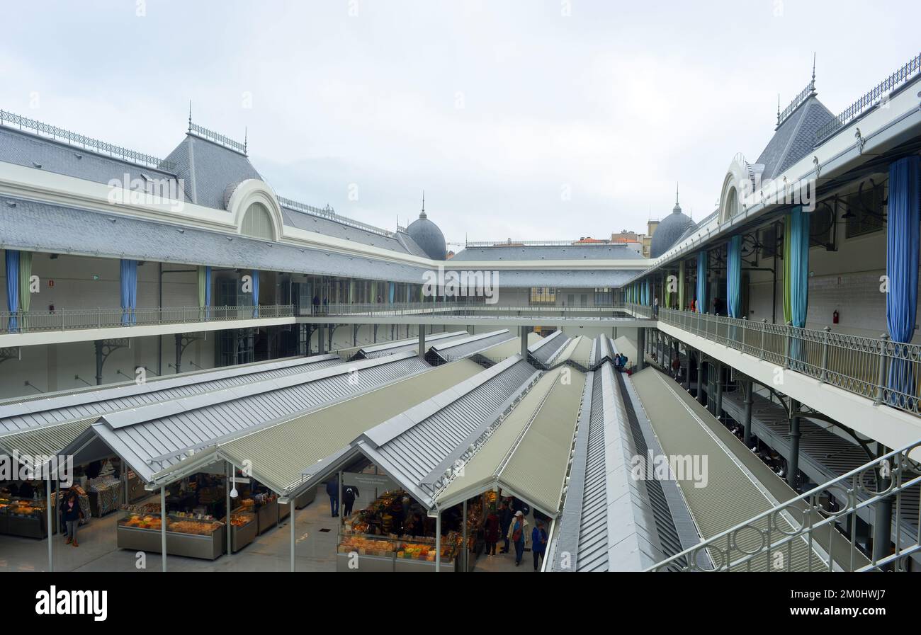 Bolhao Market in Porto first floor architecture inside view Stock Photo ...