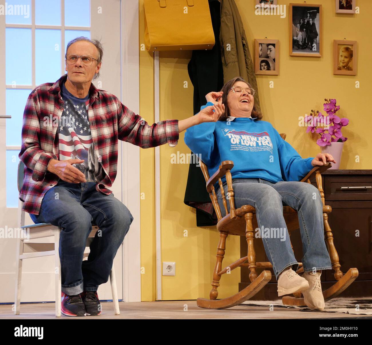 Berlin, Germany. 30th Nov, 2022. The actors Franziska Walser as Nancy ...