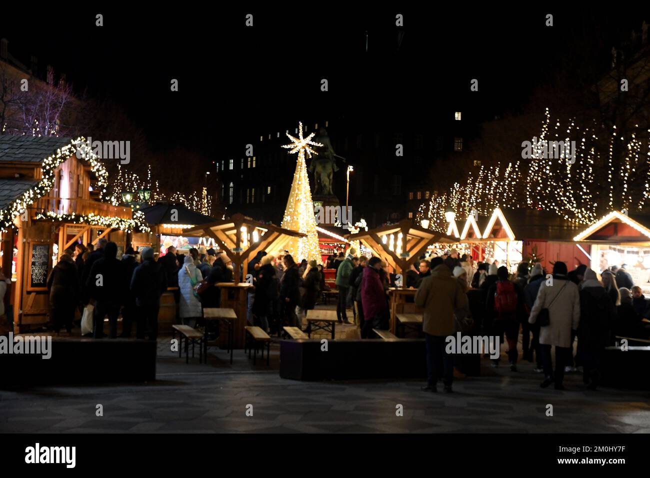 Copenhagen/Denmark/06 December 2022/ Christmas visitors and tourists at ...