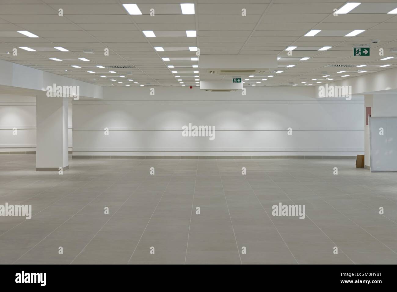 Shop floor tiles hi-res stock photography and images - Alamy