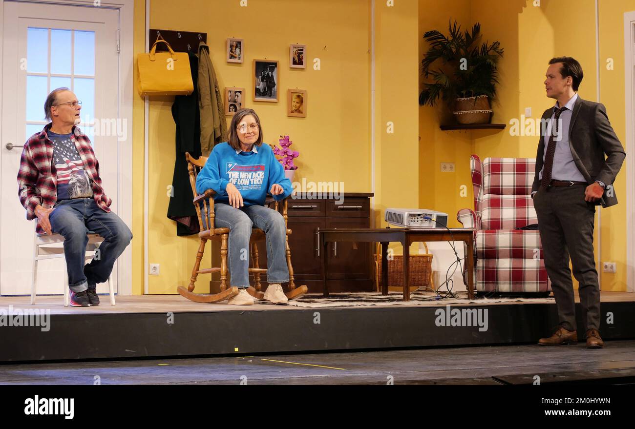 Berlin, Germany. 30th Nov, 2022. Actors Jakob Walser as Ben (r ...