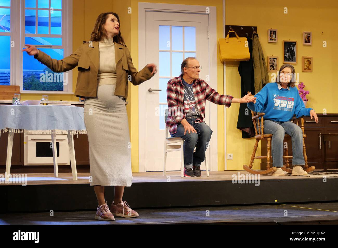 Berlin, Germany. 30th Nov, 2022. Actors Janina Rudenska as Jess (l ...