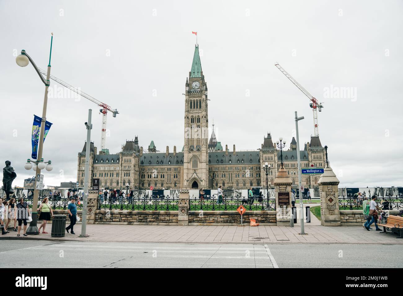 Centre block of the canadian parliament buildings hi-res stock ...