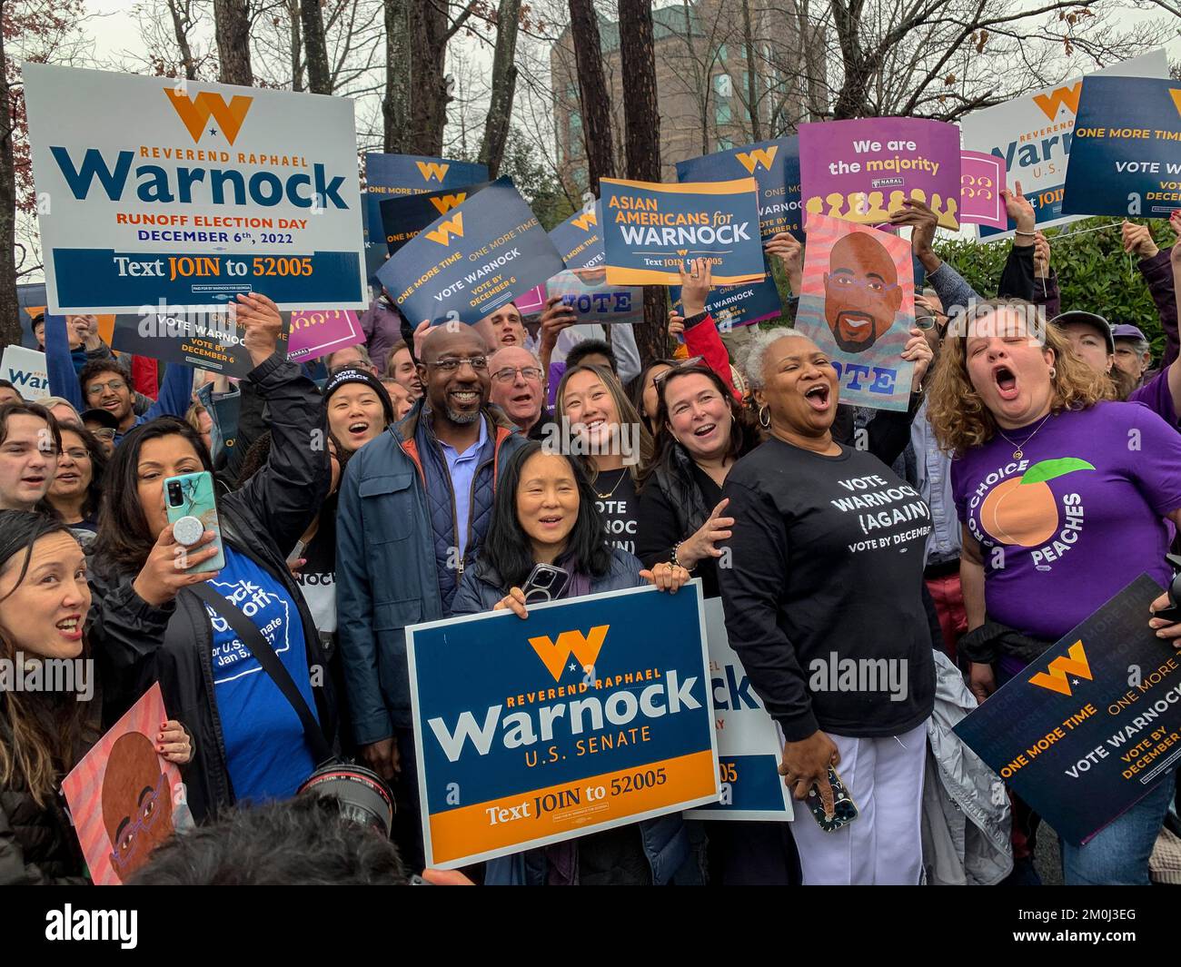 Norcross, Georgia, USA. 6th Dec, 2022. Rev. RAPHAEL.WARNOCK takes a ...