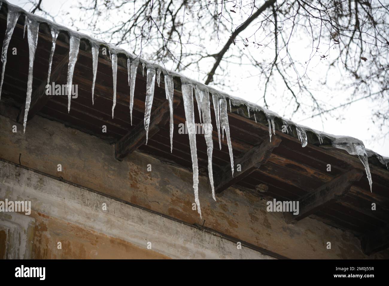 Icicles snow melting in roof hi-res stock photography and images - Alamy