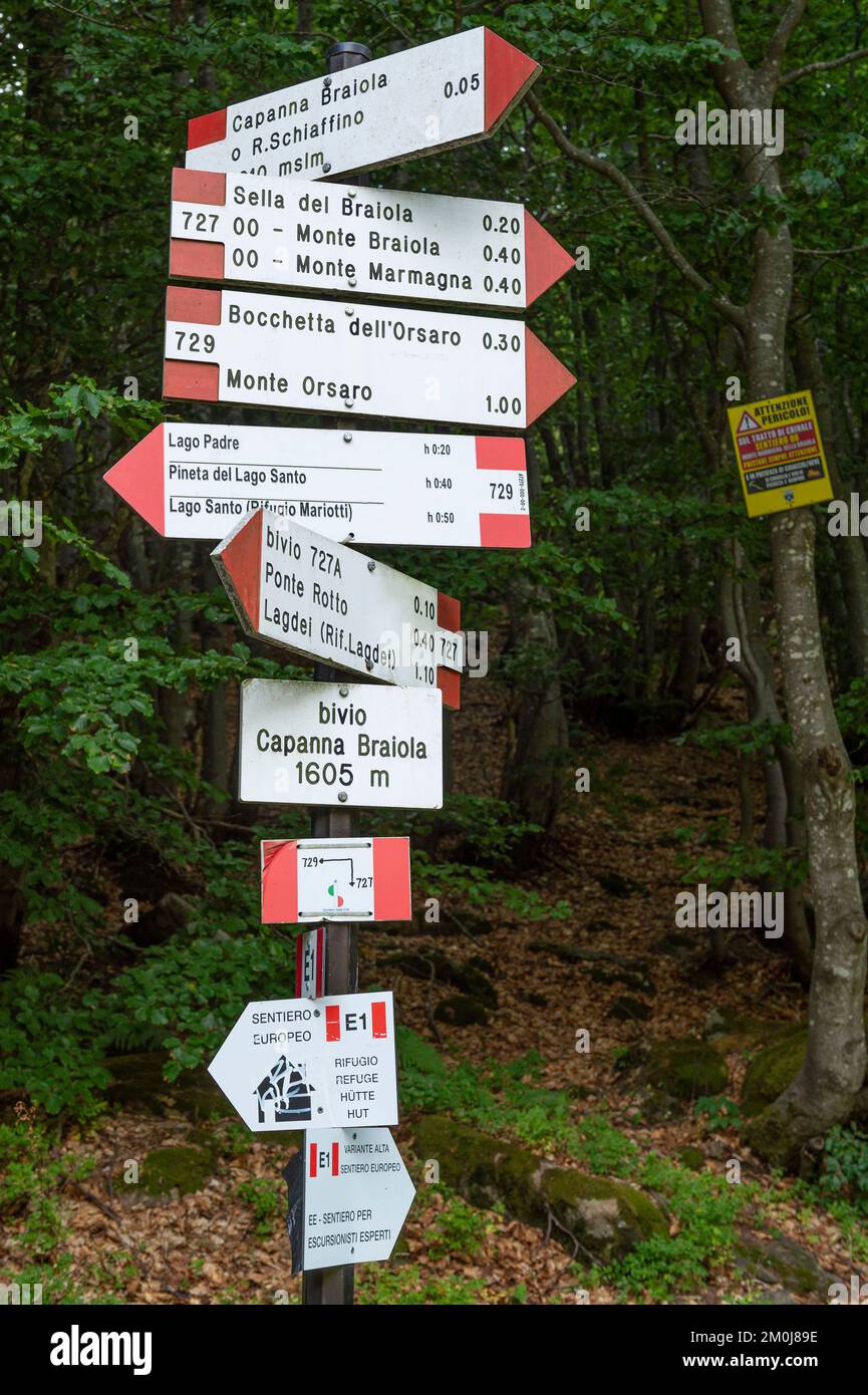 path signs, berceto, italy Stock Photo - Alamy