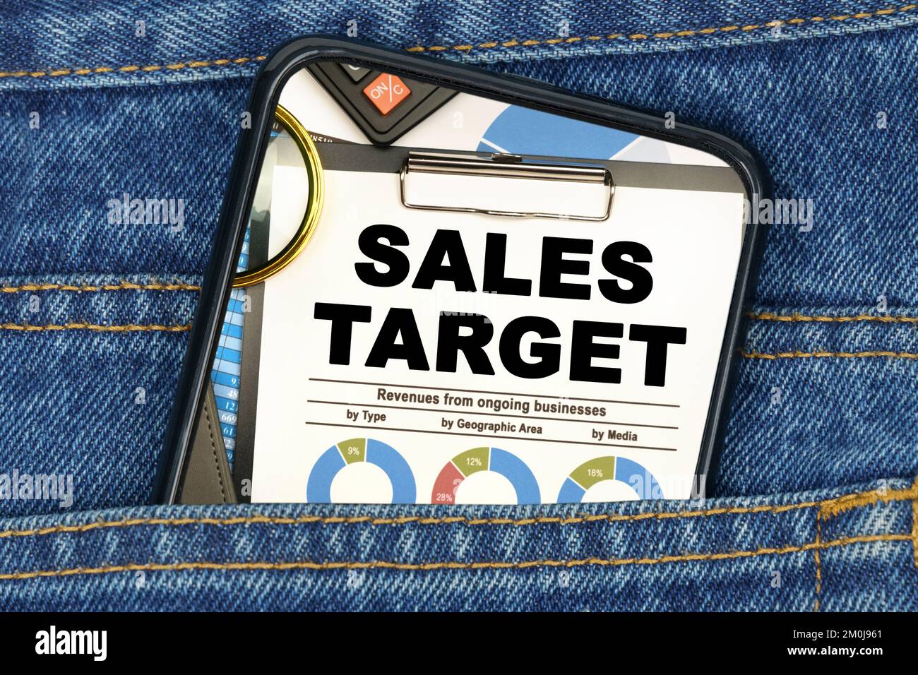Target smartphone idea strategy hi-res stock photography and images - Alamy