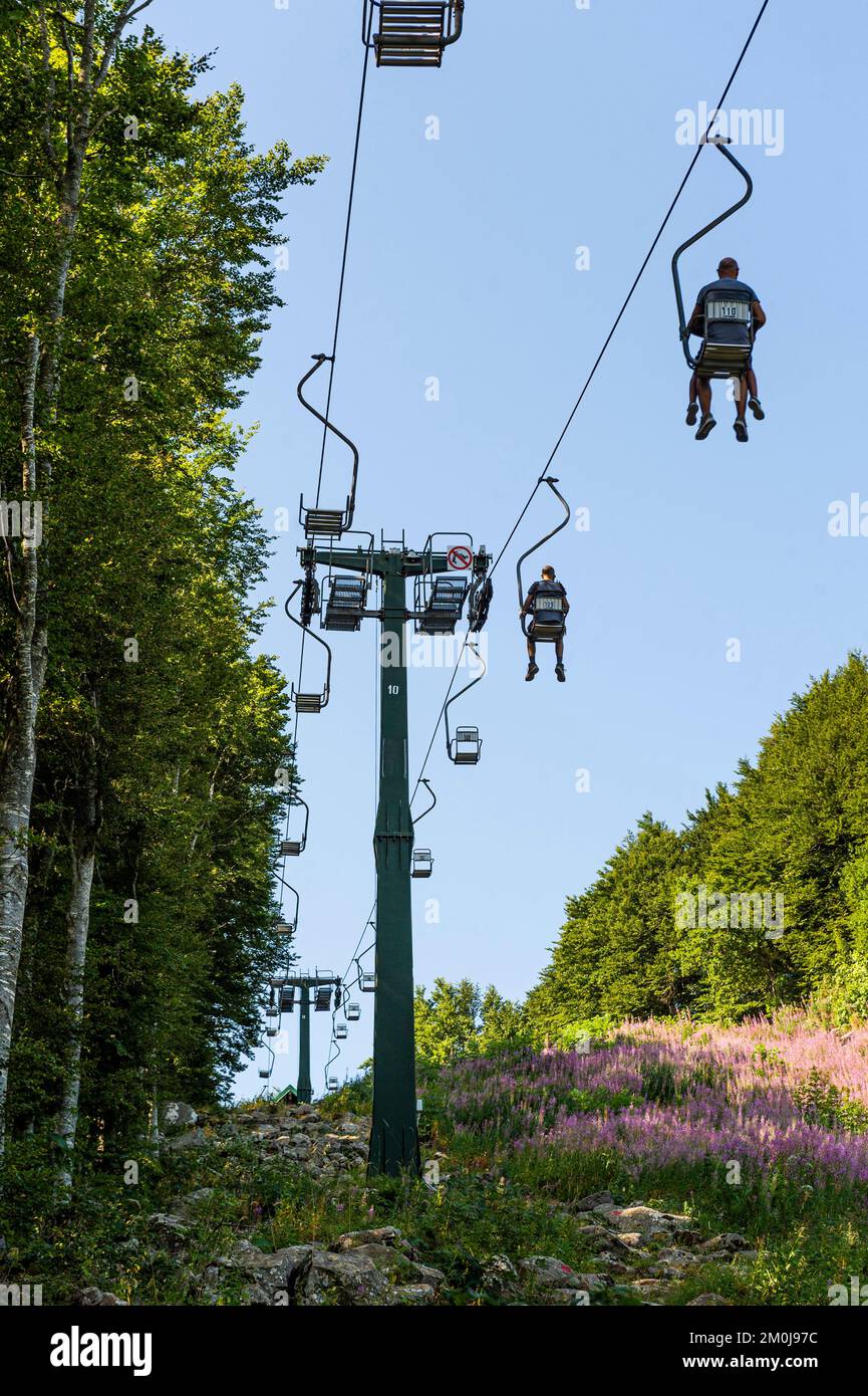 chair lift to santo lake, berceto, italy Stock Photo - Alamy