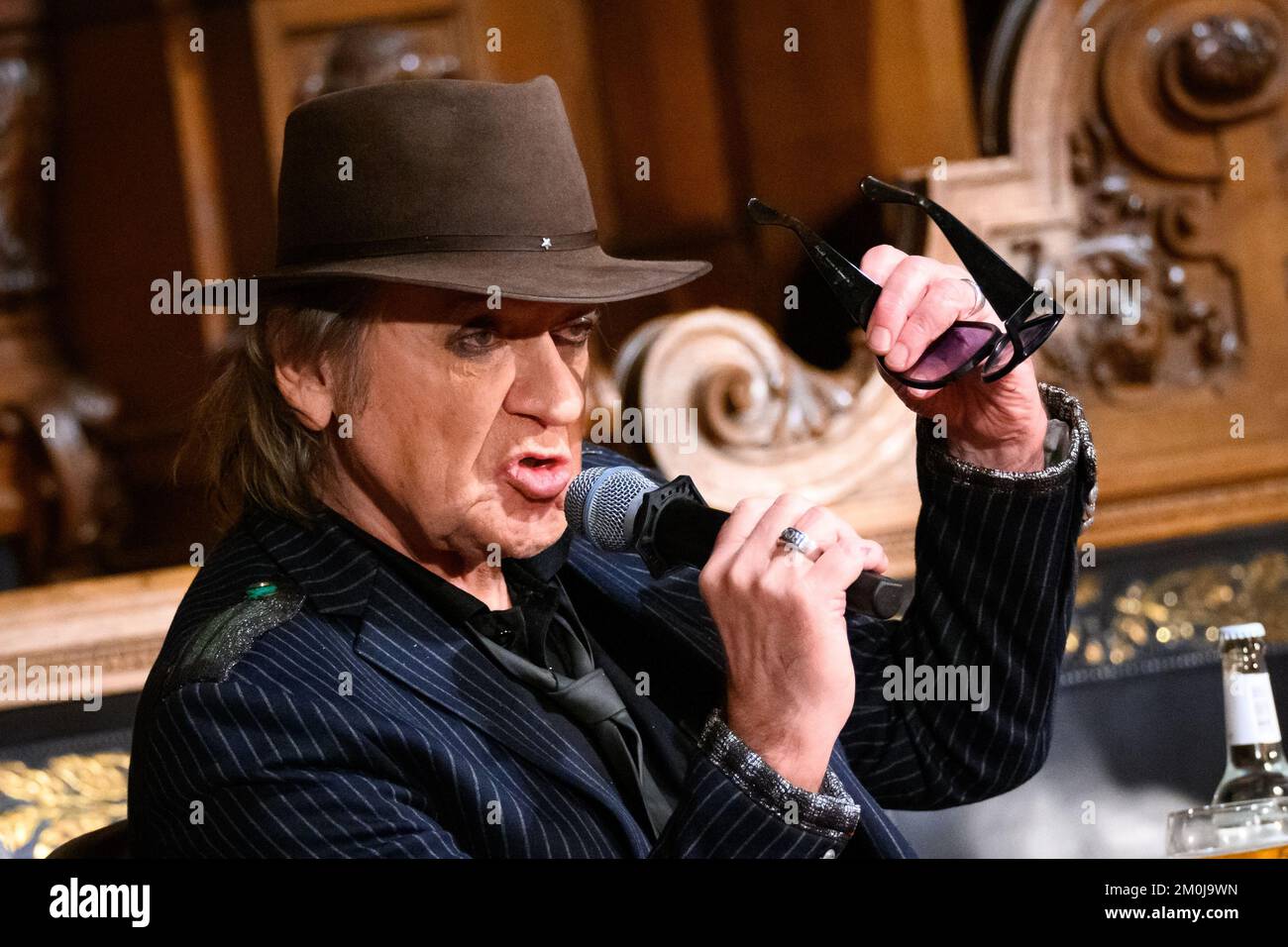 Hamburg, Germany. 06th Dec, 2022. Rock singer Udo Lindenberg speaks on ...