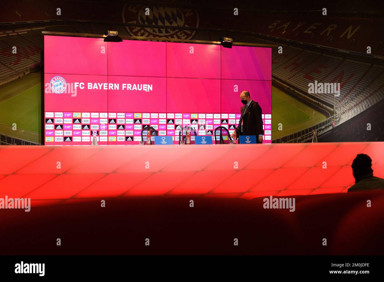 Empty podium press hi-res stock photography and images - Alamy