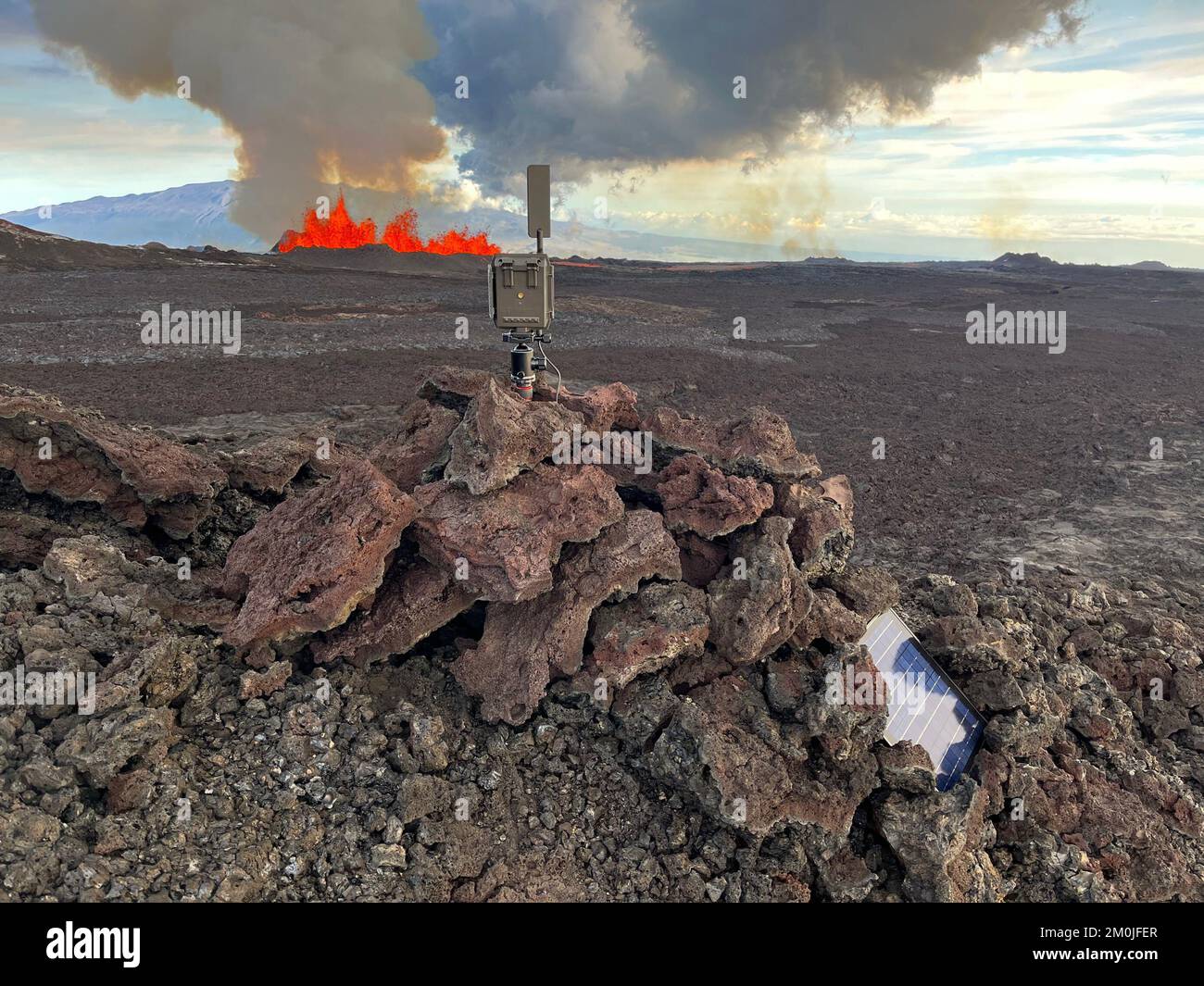 Mauna Loa, Hawaii, USA. 2nd Dec, 2022. Image of a webcam deployed to ... Mauna Loa, Hawaii, USA. 2nd Dec, 2022. Image of a webcam deployed to ...