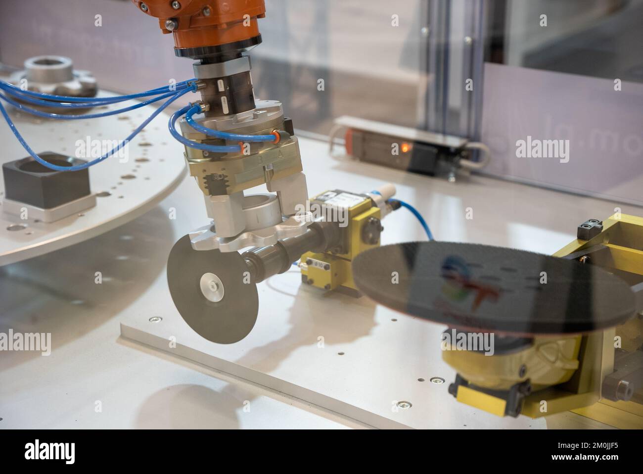 Gear cleaning robot machine. Machine with robot hand for grinding gears ...