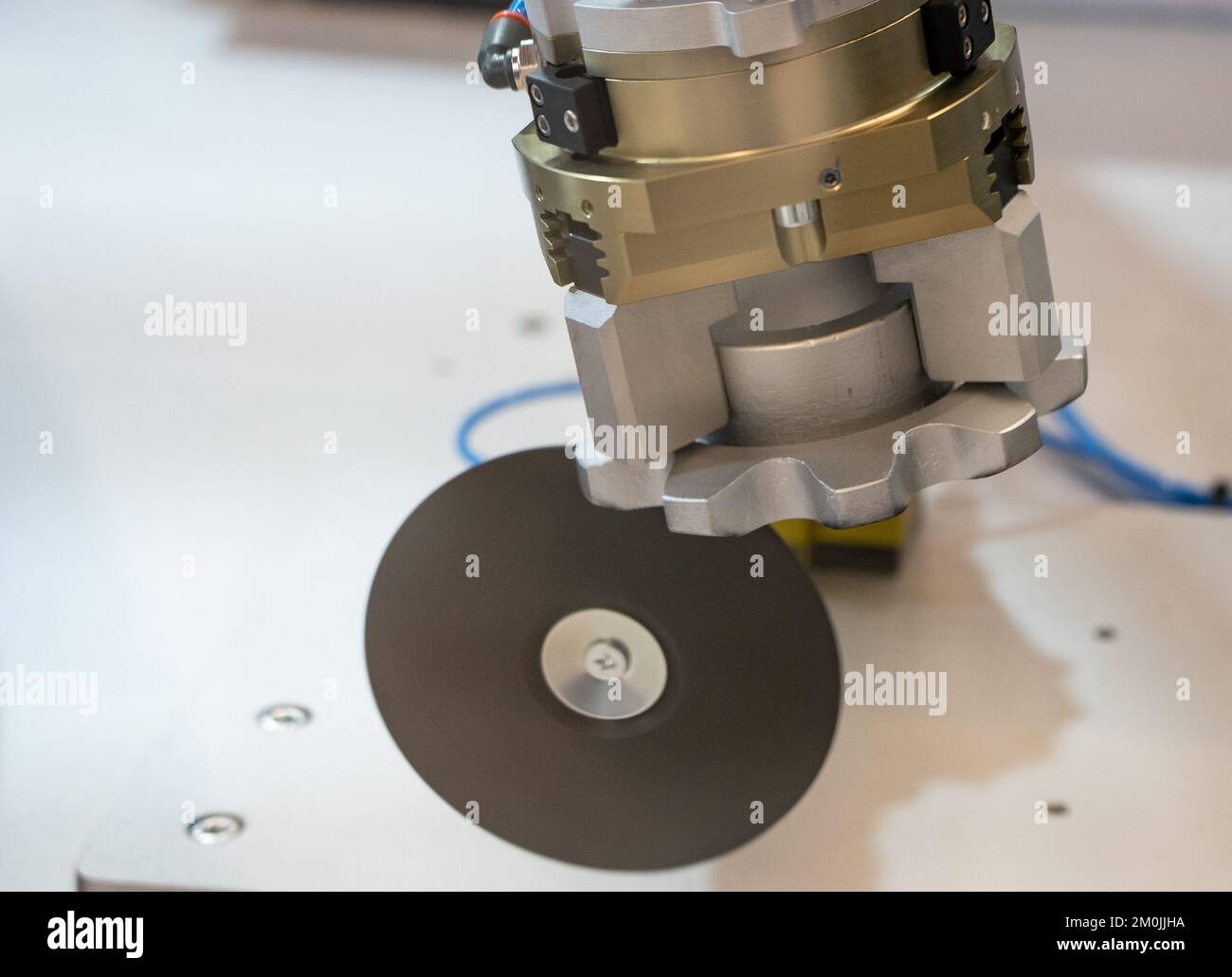 Gear cleaning robot machine. Machine with robot hand for grinding gears ...