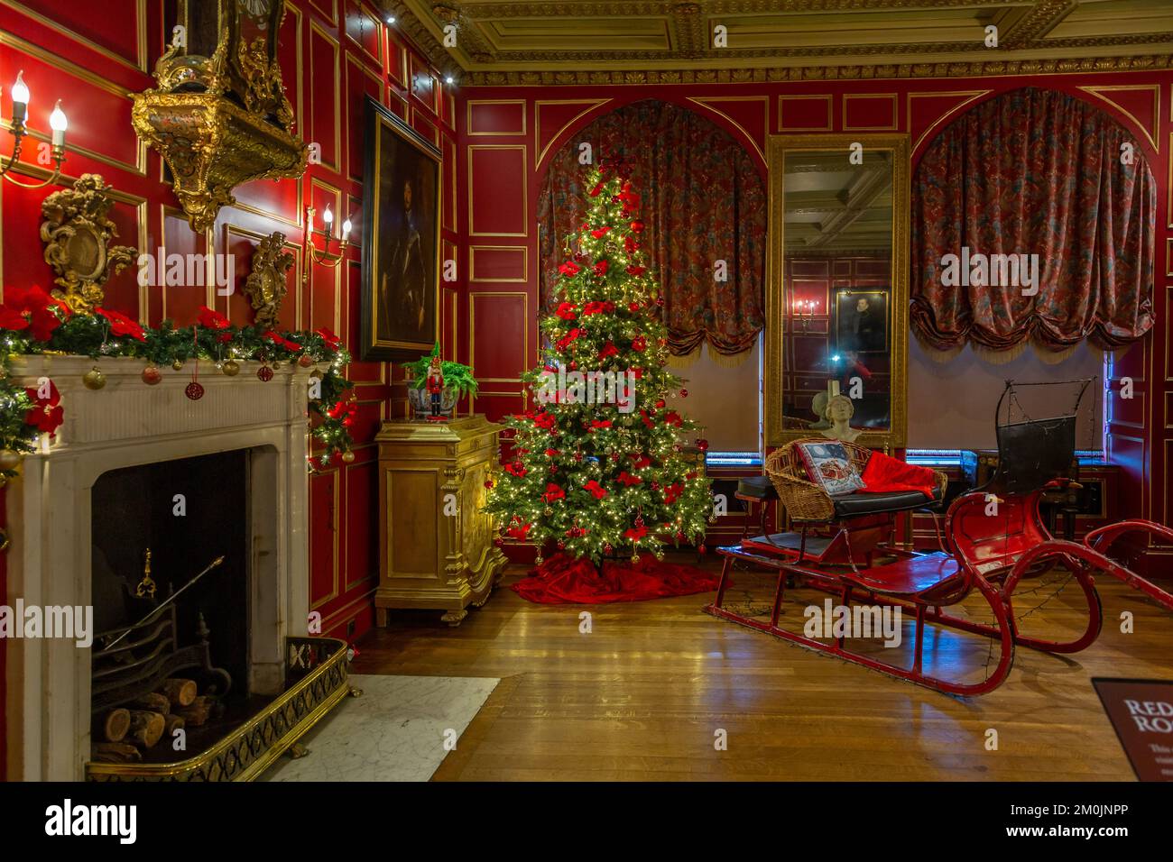 Inside The Great Hall at historic Warwick Castle, England Stock Photo ...