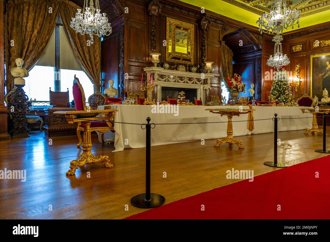 Inside The Great Hall at historic Warwick Castle, England Stock Photo ...