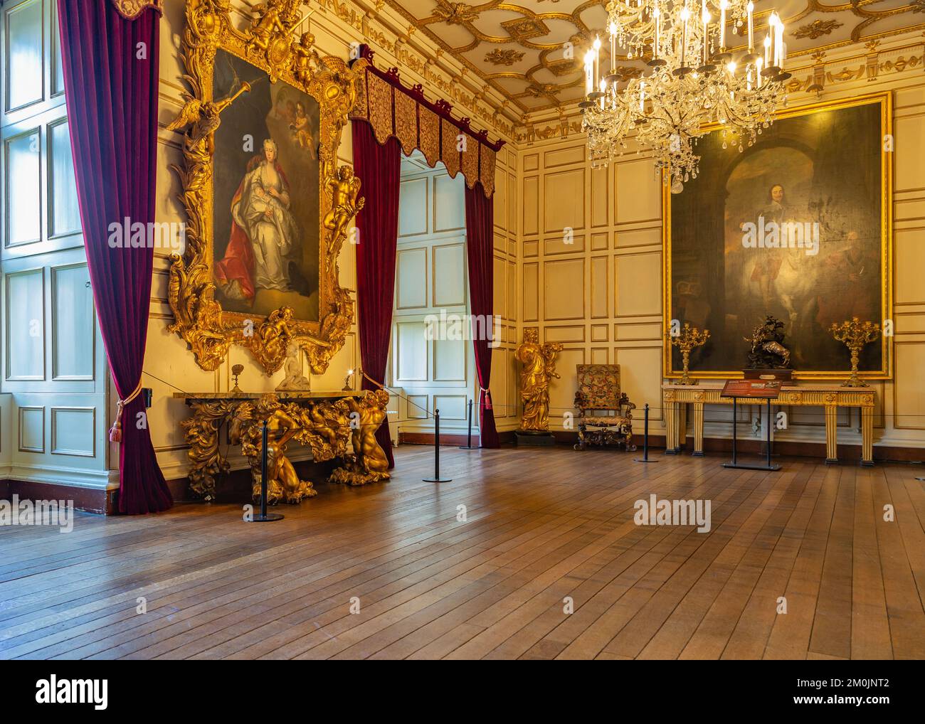 Inside The Great Hall at historic Warwick Castle, England Stock Photo ...
