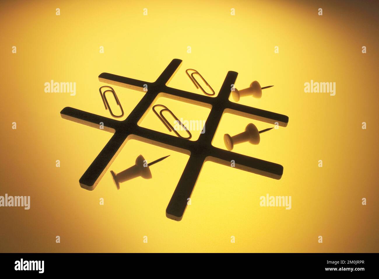 Drawing pins hi-res stock photography and images - Alamy