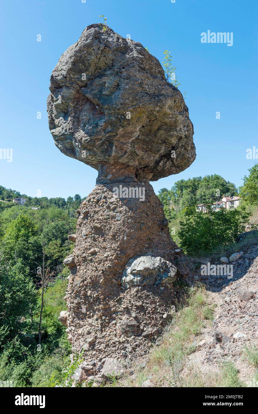 borgo village: natural pyramid, piana crixia, italy Stock Photo - Alamy