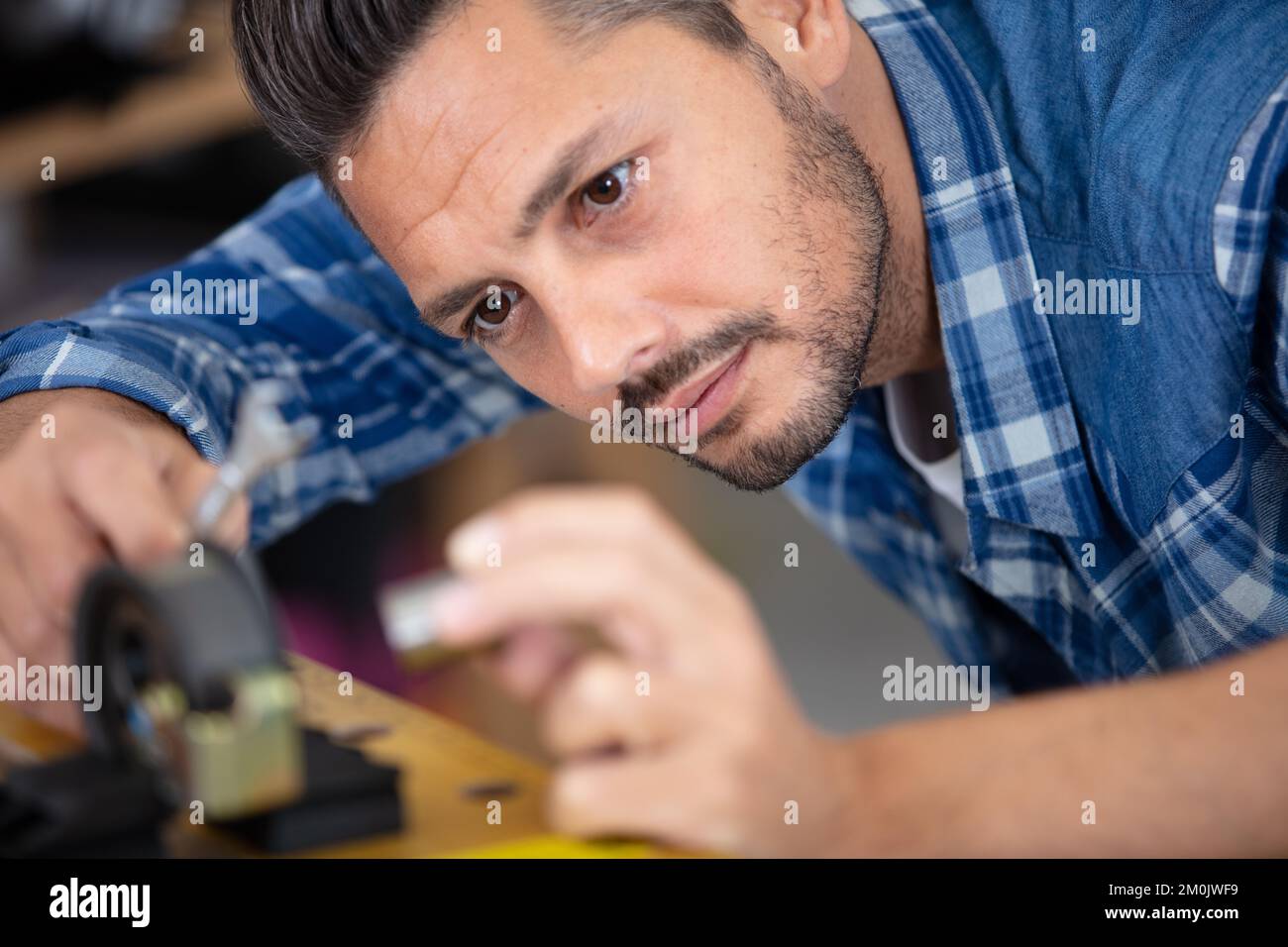 Man using tape measure hi-res stock photography and images - Alamy