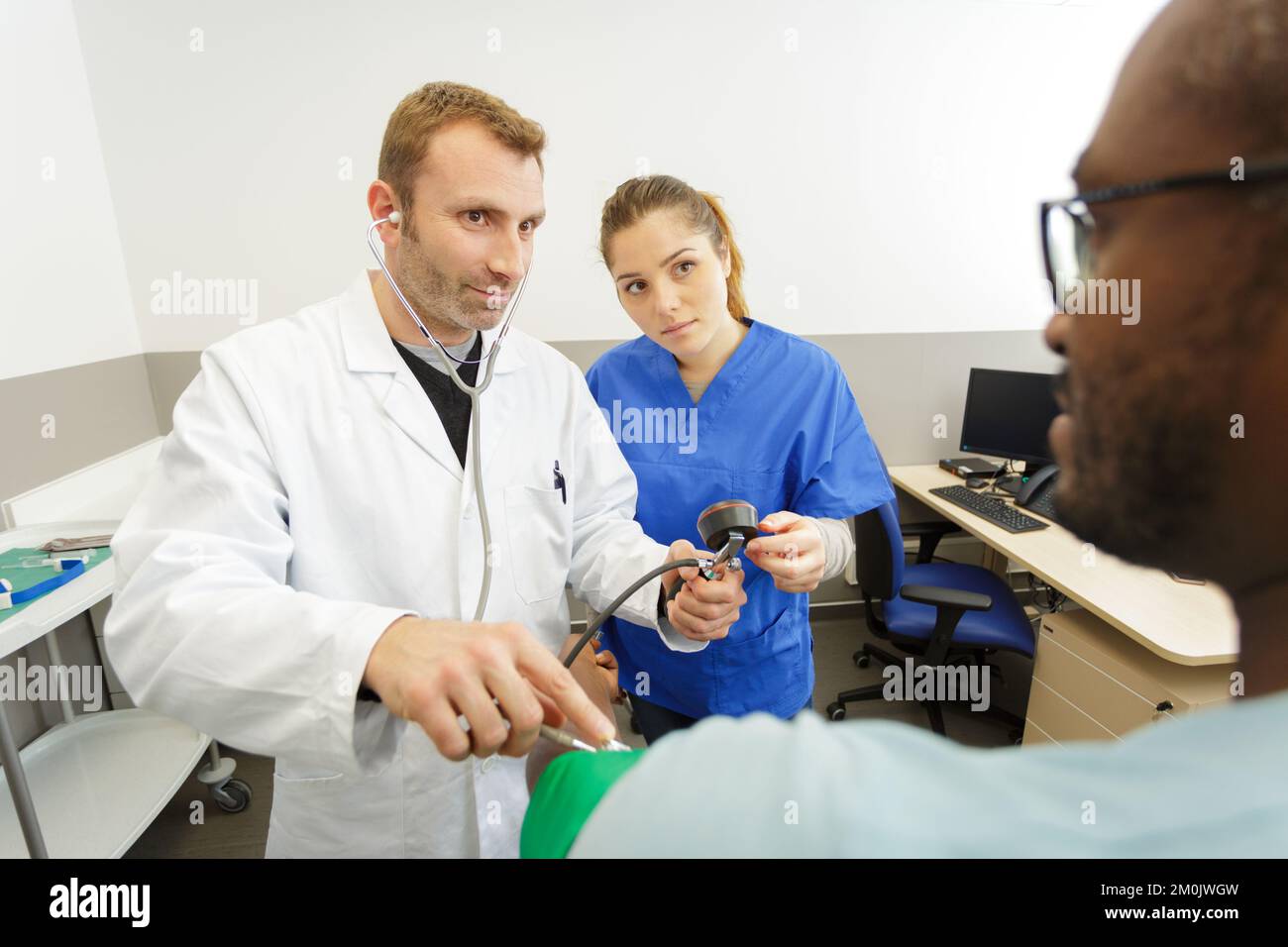 Doctor's office patient 50's hi-res stock photography and images - Alamy