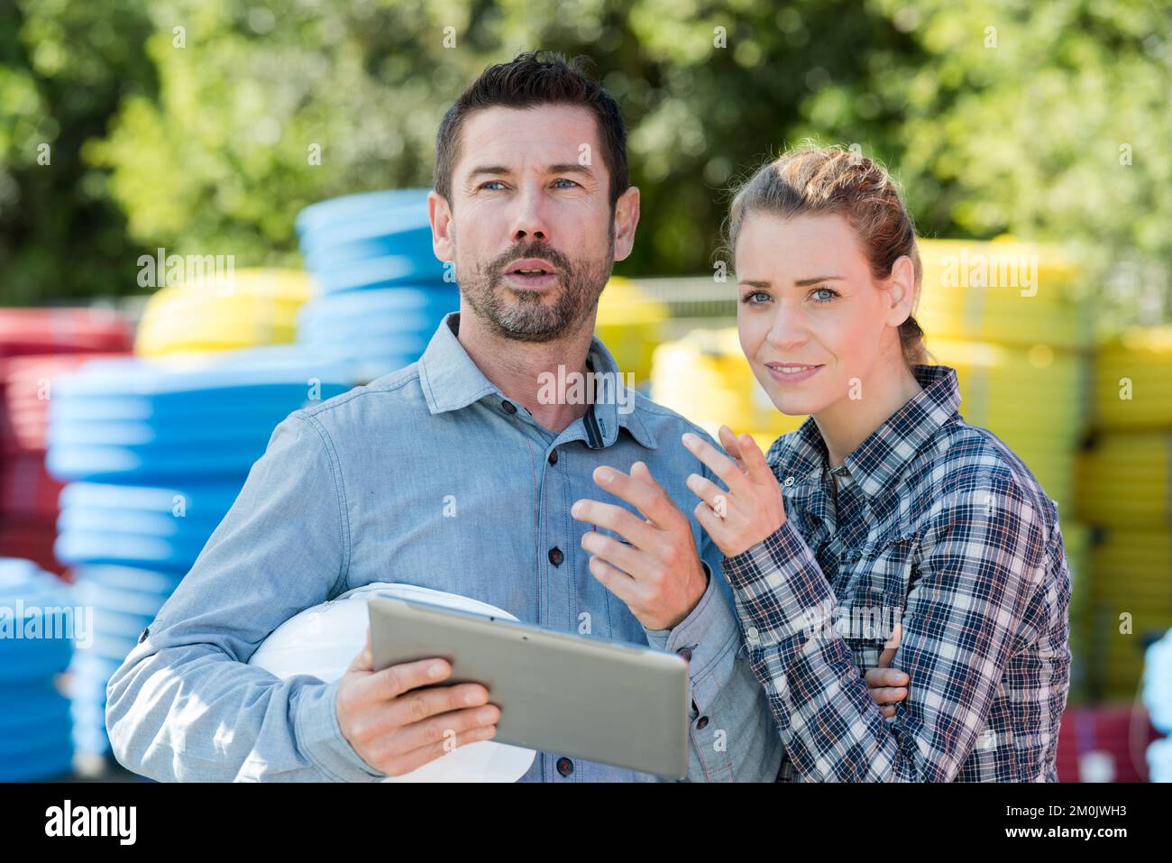 technician with client showing what is being fixed Stock Photo - Alamy