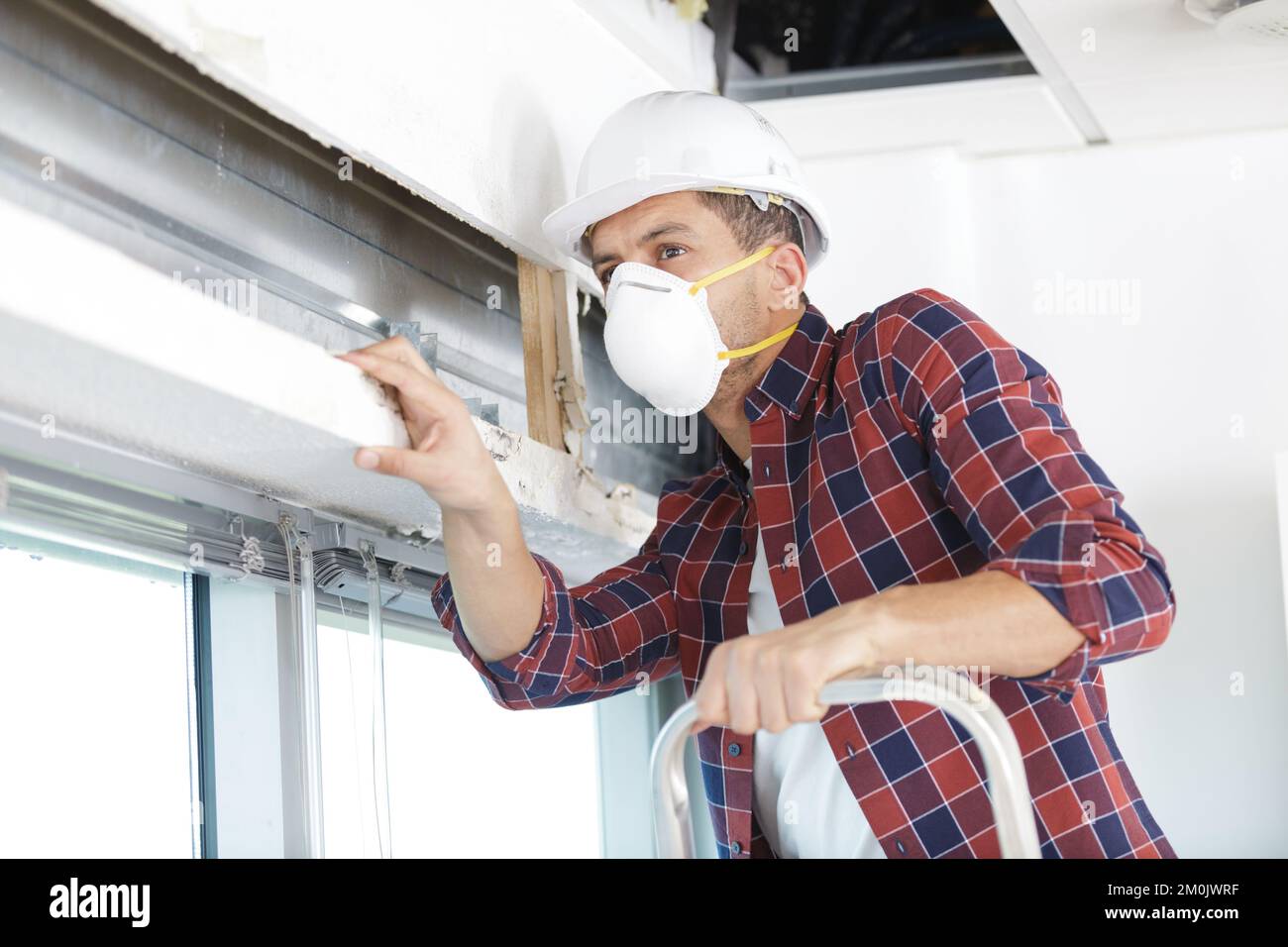 construction worker wearing protective mask Stock Photo - Alamy